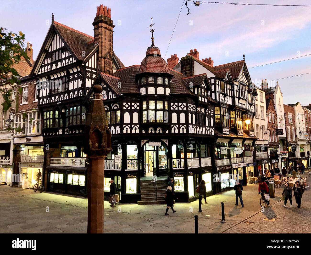 Tudor Style Buildings High Resolution Stock Photography and Images - Alamy