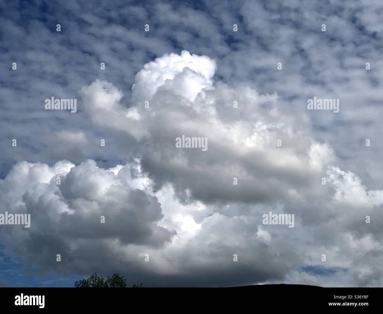 Huge white clouds hi-res stock photography and images - Alamy