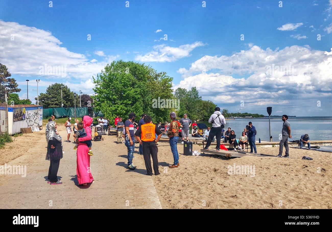 Outdoor church gathering hi-res stock photography and images - Alamy