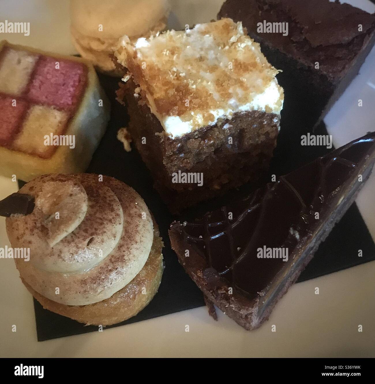 Cake selection hi-res stock photography and images - Alamy