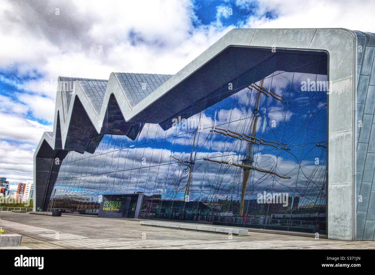 Reflection of Tall Ship Glenlee in Riverside Museum windows Stock Photo ...