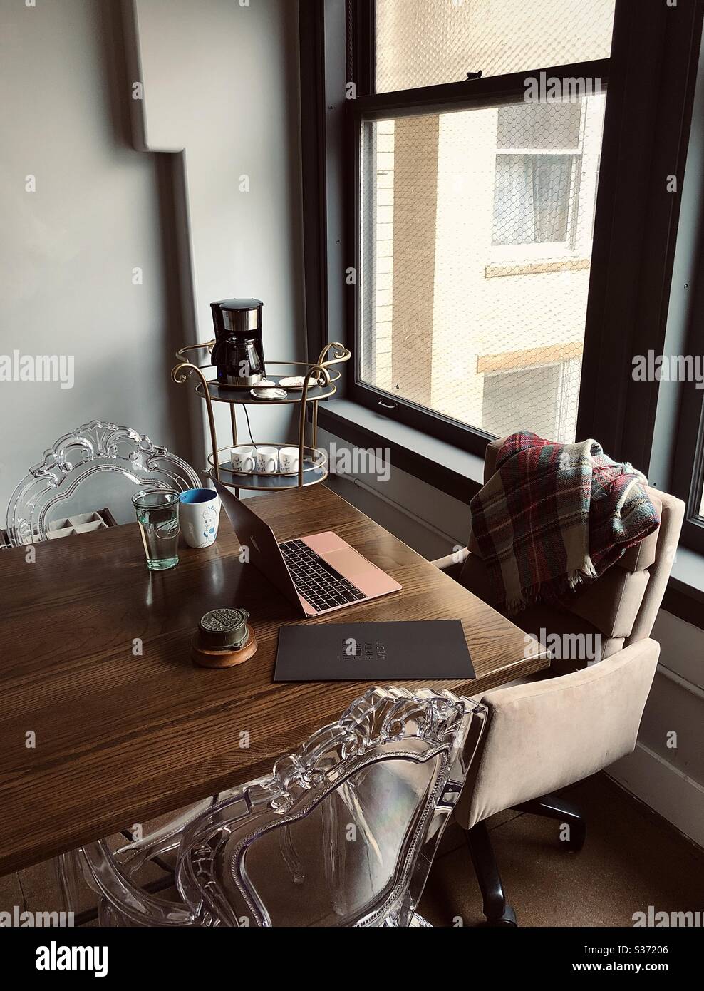 Ghost office hi-res stock photography and images - Alamy