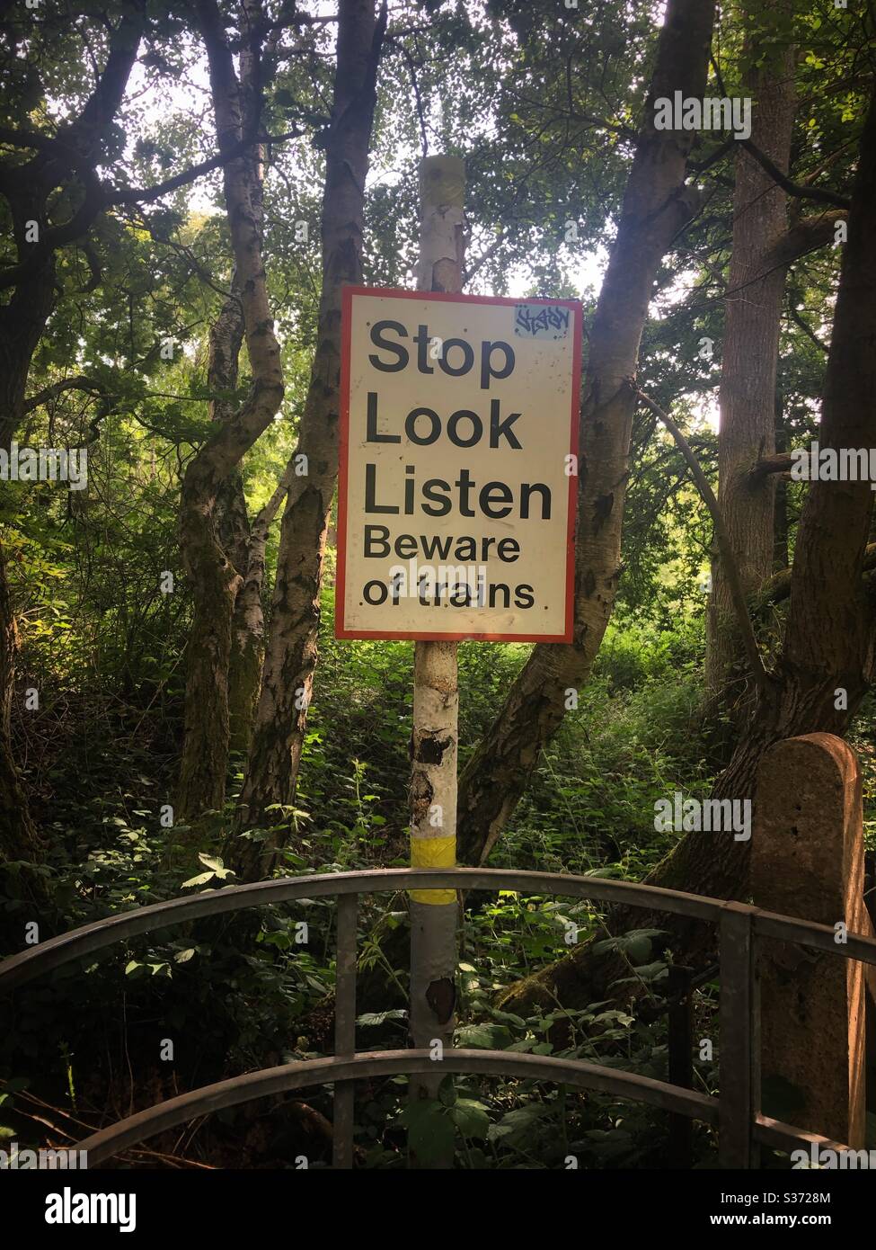 Listen track hi-res stock photography and images - Alamy