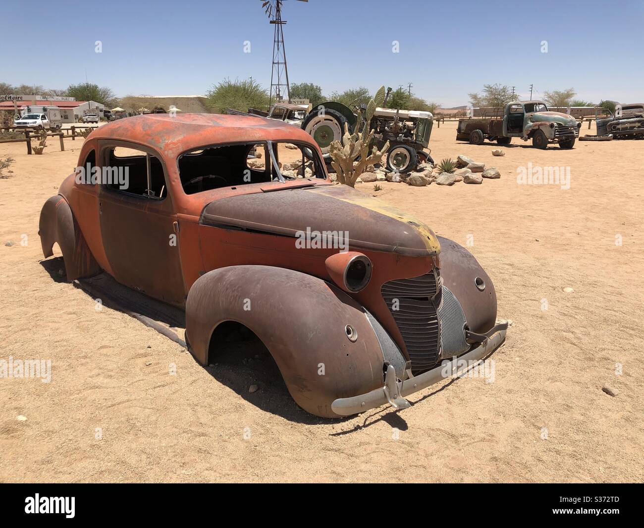 Vintage car wreck hi-res stock photography and images - Alamy