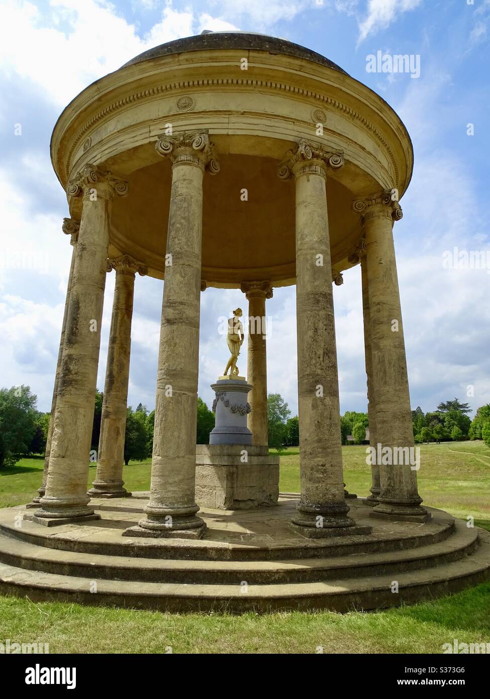 Beautiful ancient monument hi-res stock photography and images - Alamy
