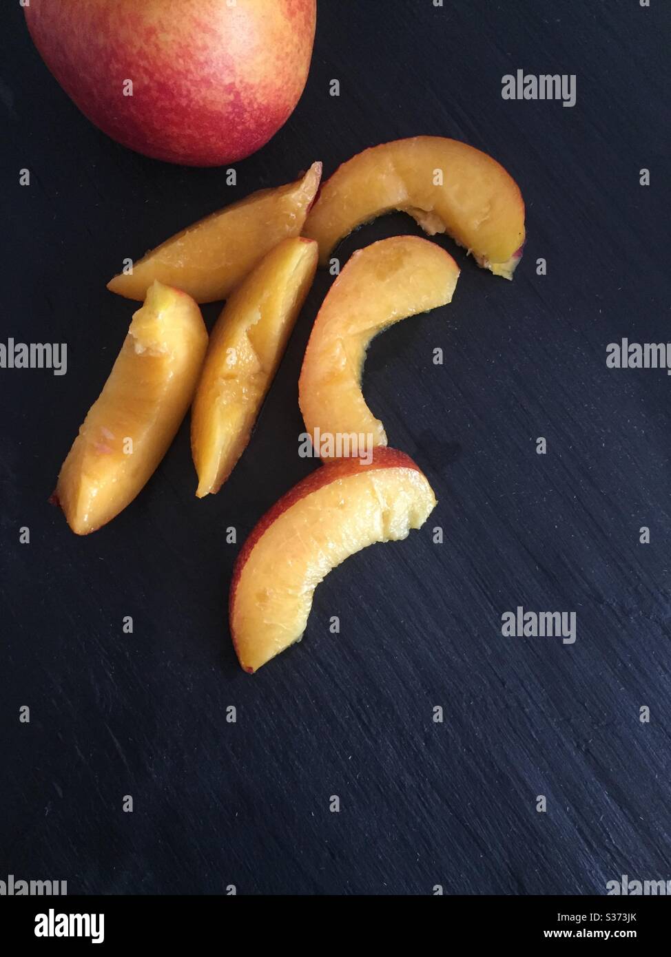 Nectarine slices hi-res stock photography and images - Alamy