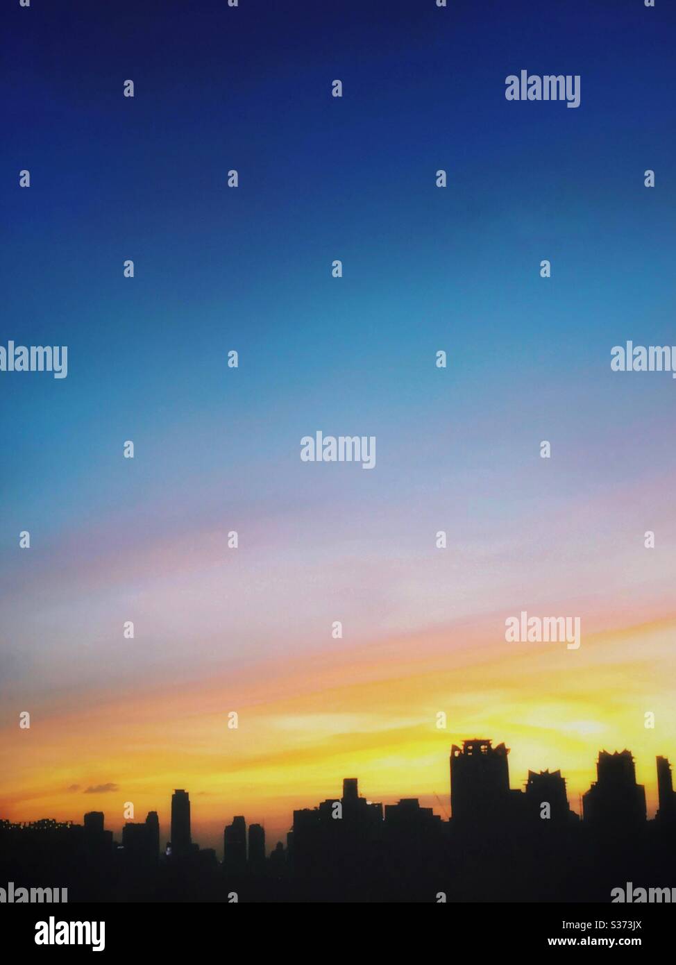 Ombre skyline hi-res stock photography and images - Alamy