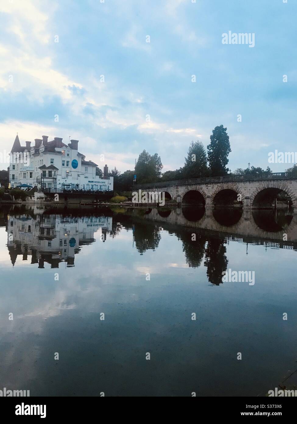 Maidenhead bridge river hi-res stock photography and images - Alamy