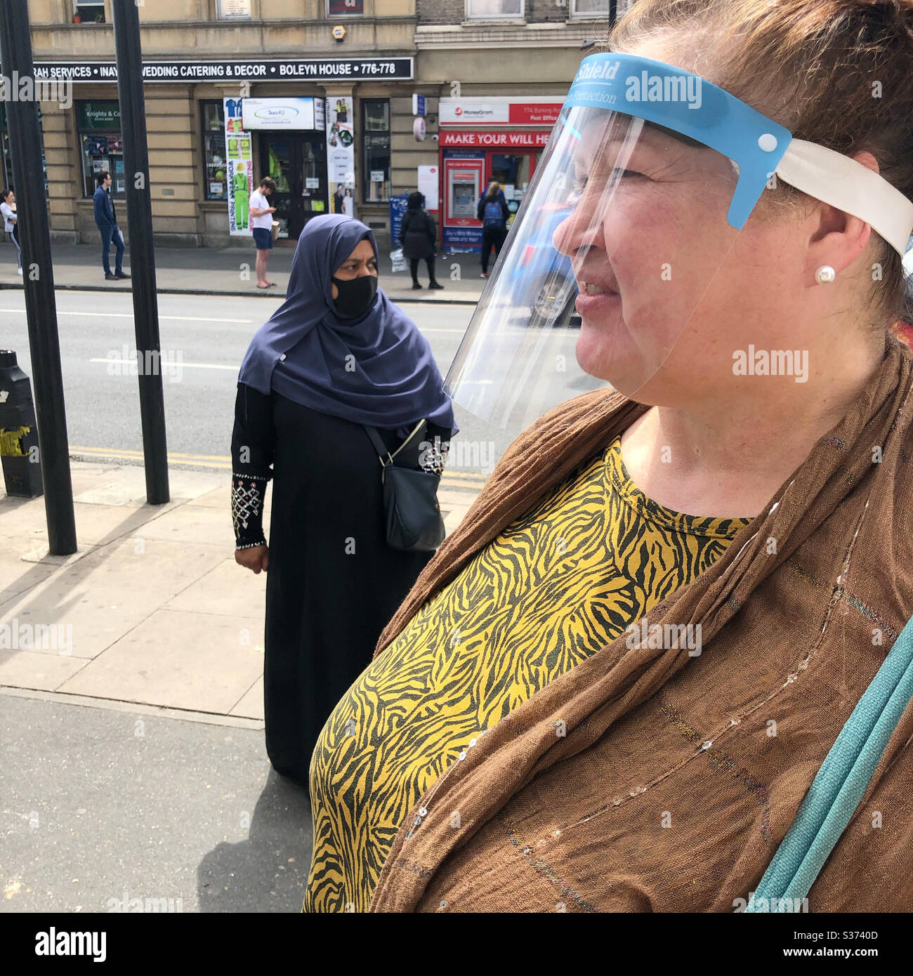 Women wearing face masks hi-res stock photography and images - Alamy