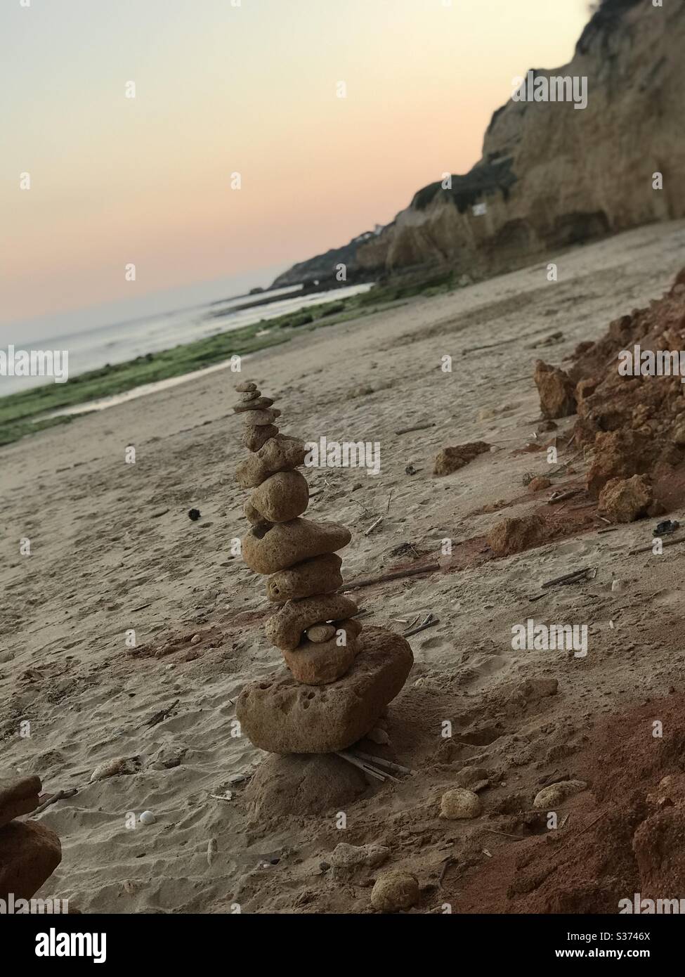 Beach pebble tower hi-res stock photography and images - Alamy