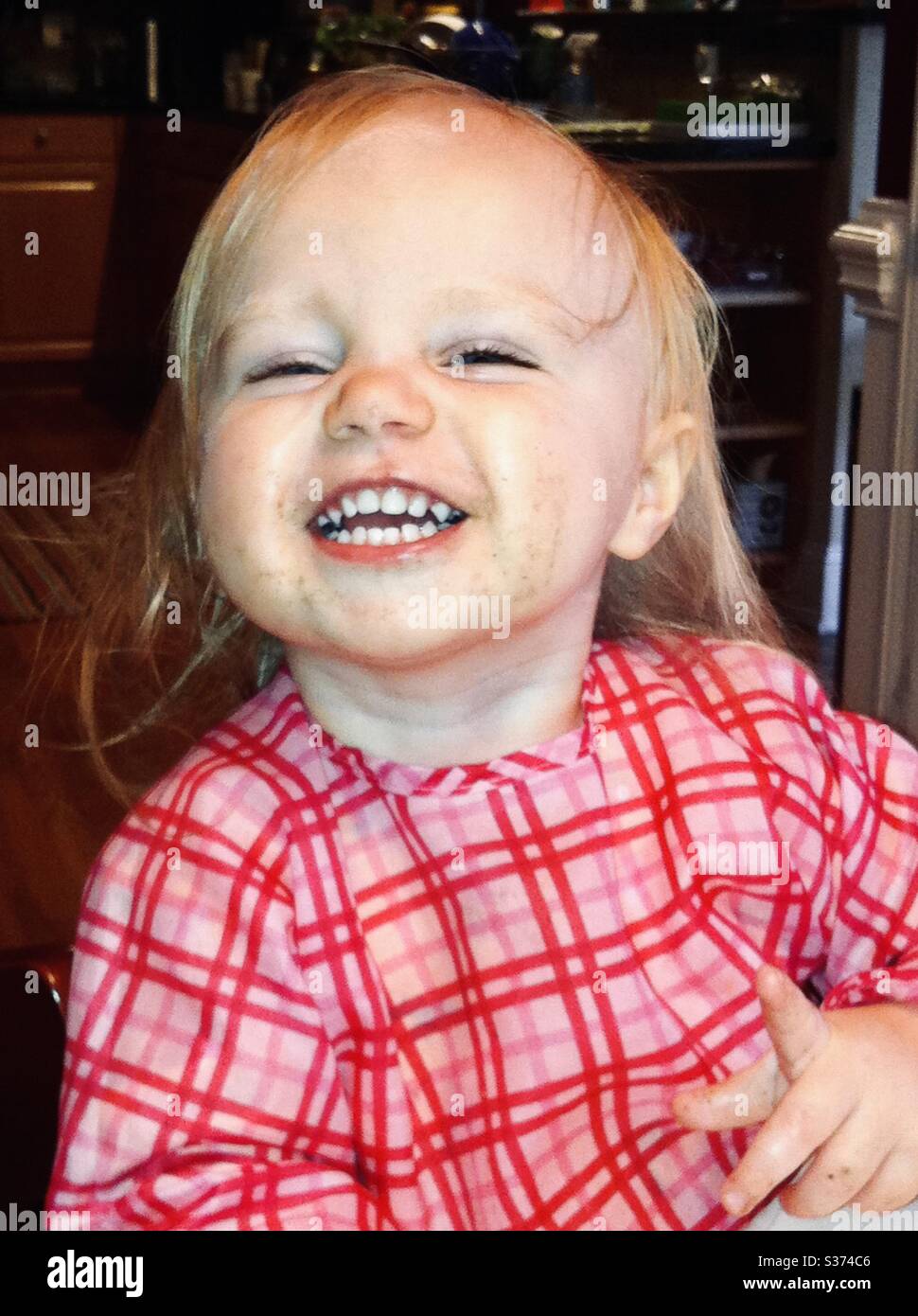 Messy fingers hi-res stock photography and images - Alamy