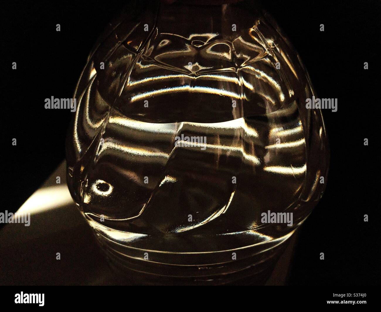 Light refraction hi-res stock photography and images - Alamy