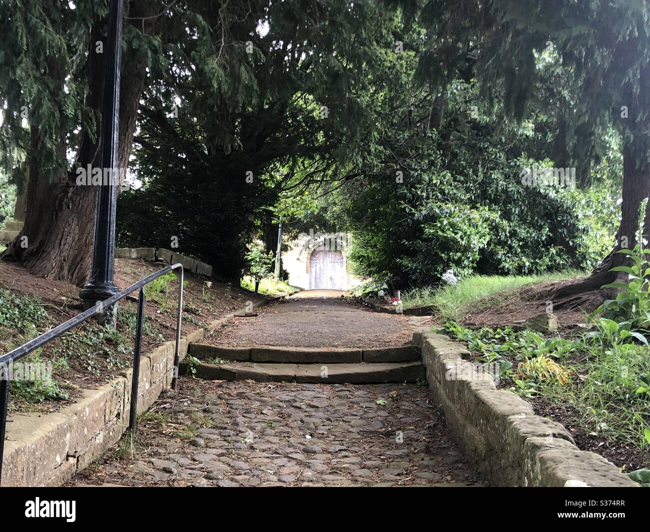 Pathway to the church hi-res stock photography and images - Alamy
