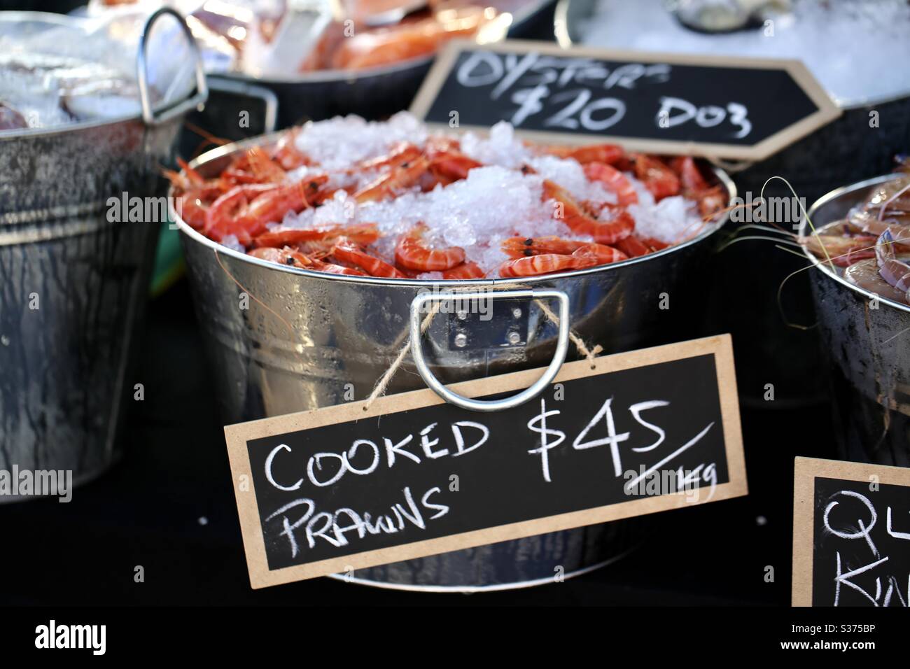 Prawns market hi-res stock photography and images - Alamy