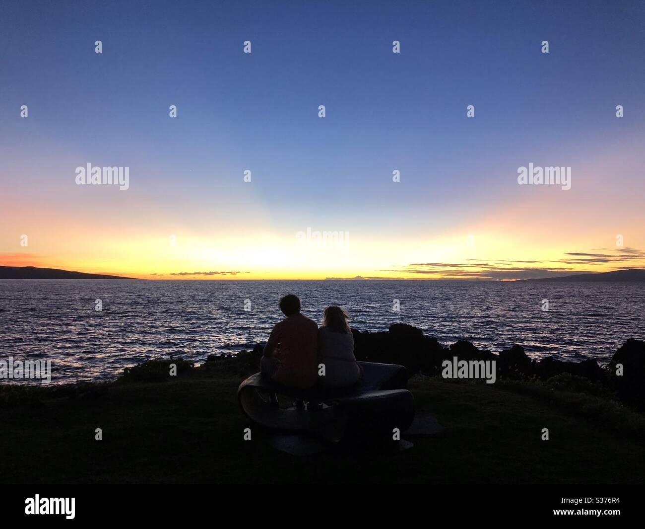 Couple watching sunset hi-res stock photography and images - Alamy