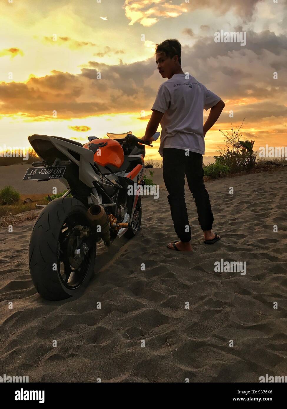 Motorcycle sunset hi-res stock photography and images - Alamy