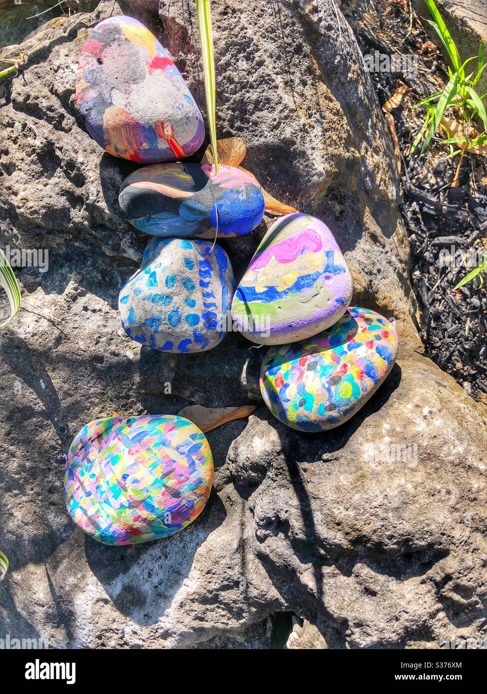 Rainbow painted stones hi-res stock photography and images - Alamy