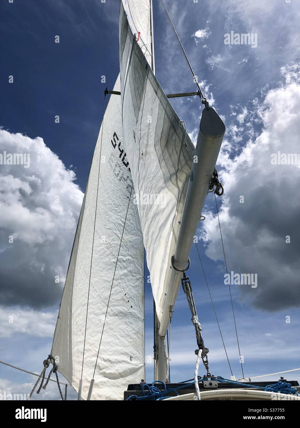 Sails up hi-res stock photography and images - Alamy