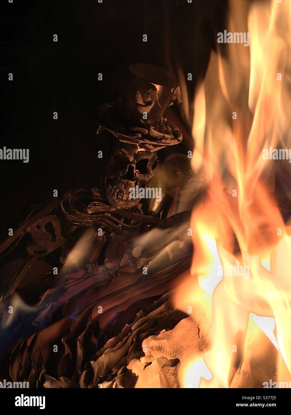 Skeleton fire hi-res stock photography and images - Alamy