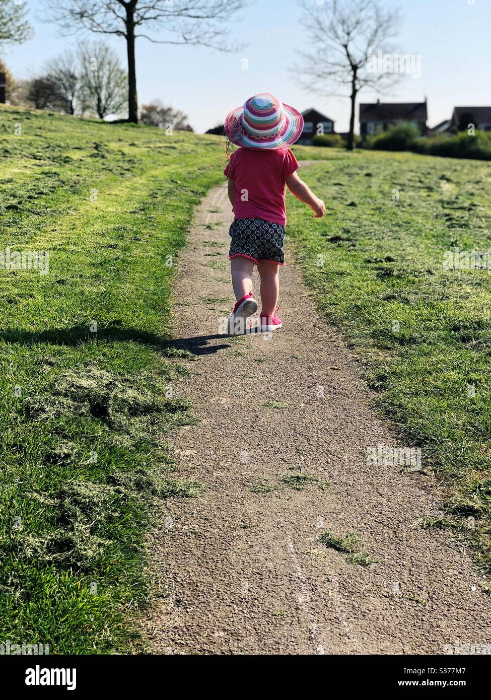 Child going away hi-res stock photography and images - Alamy