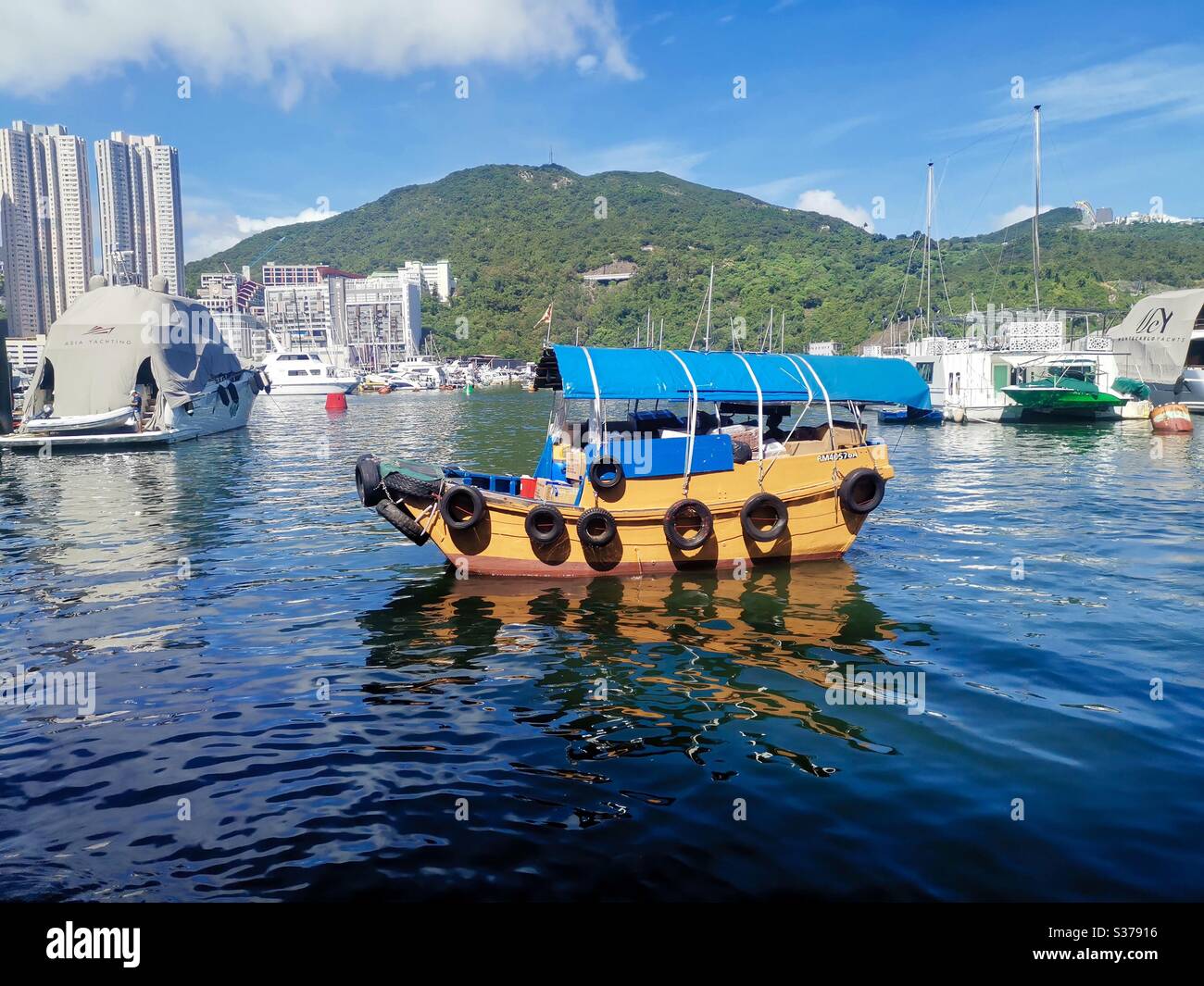 A Sampan boat in Hong Kong Stock Photo - Alamy