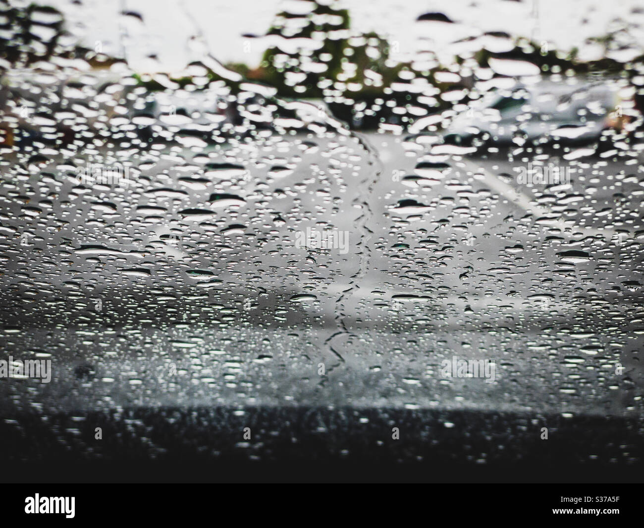 Raining windscreen hi-res stock photography and images - Alamy