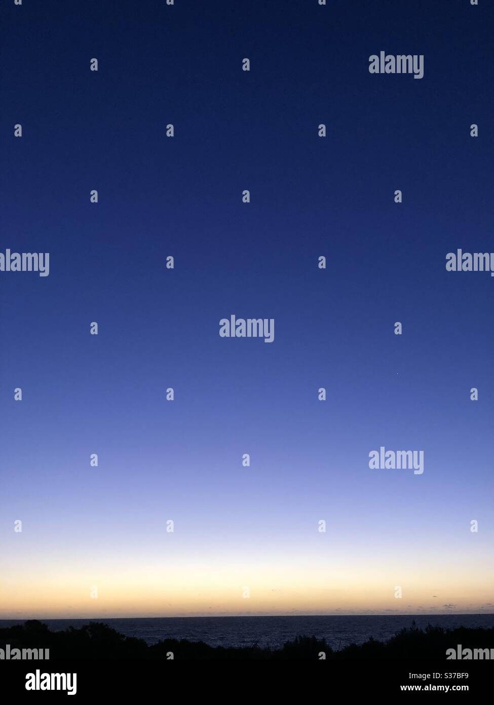 Gradient sunset sky hi-res stock photography and images - Alamy