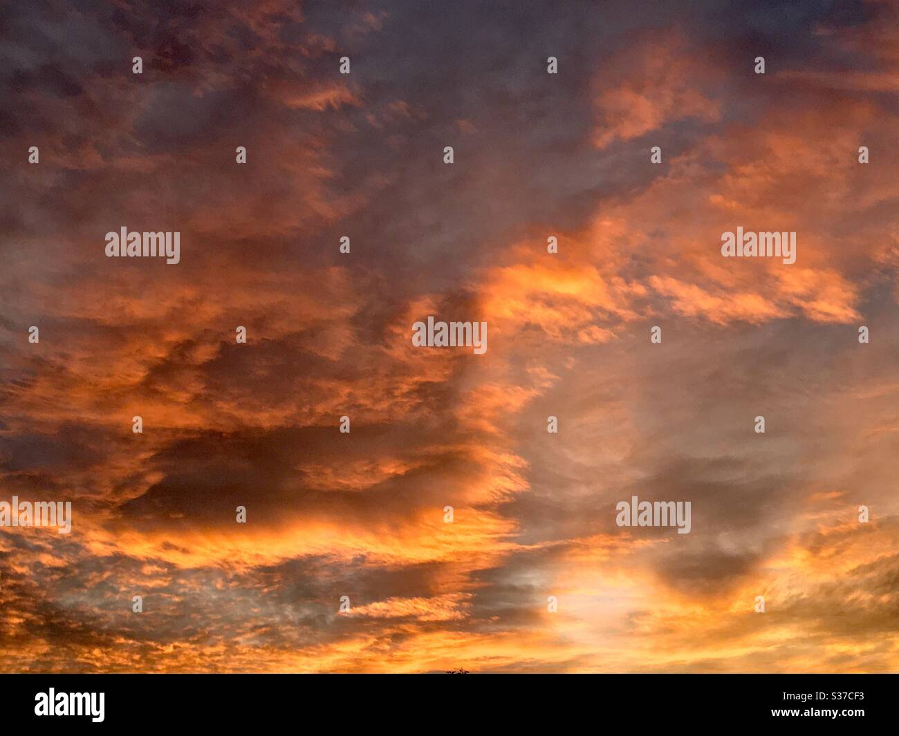 Clouds like fire hi-res stock photography and images - Alamy