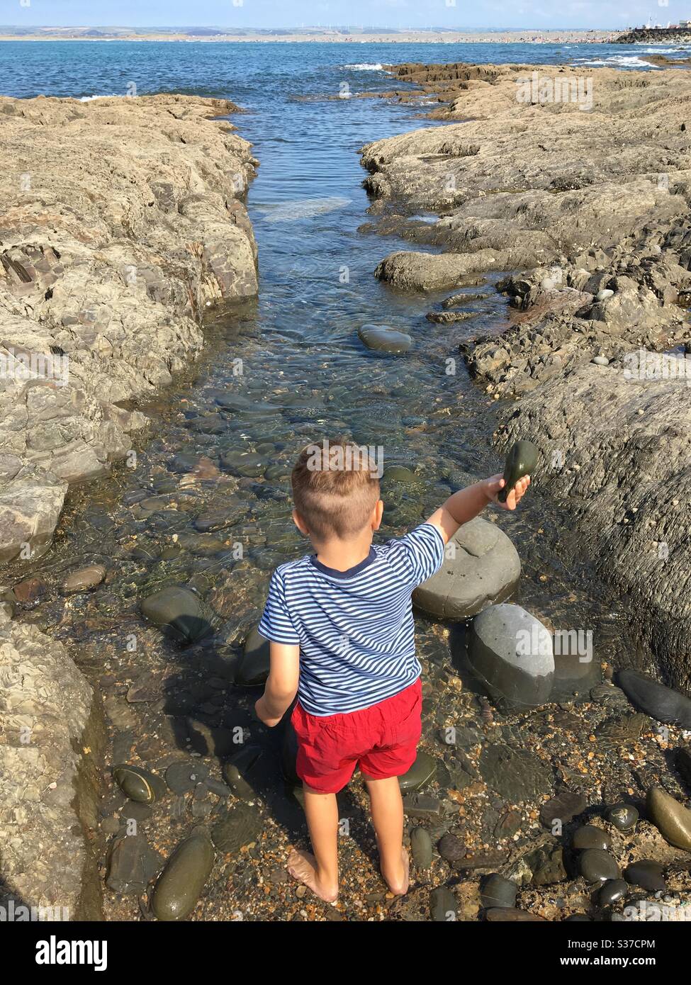 Throwing rocks hi-res stock photography and images - Alamy