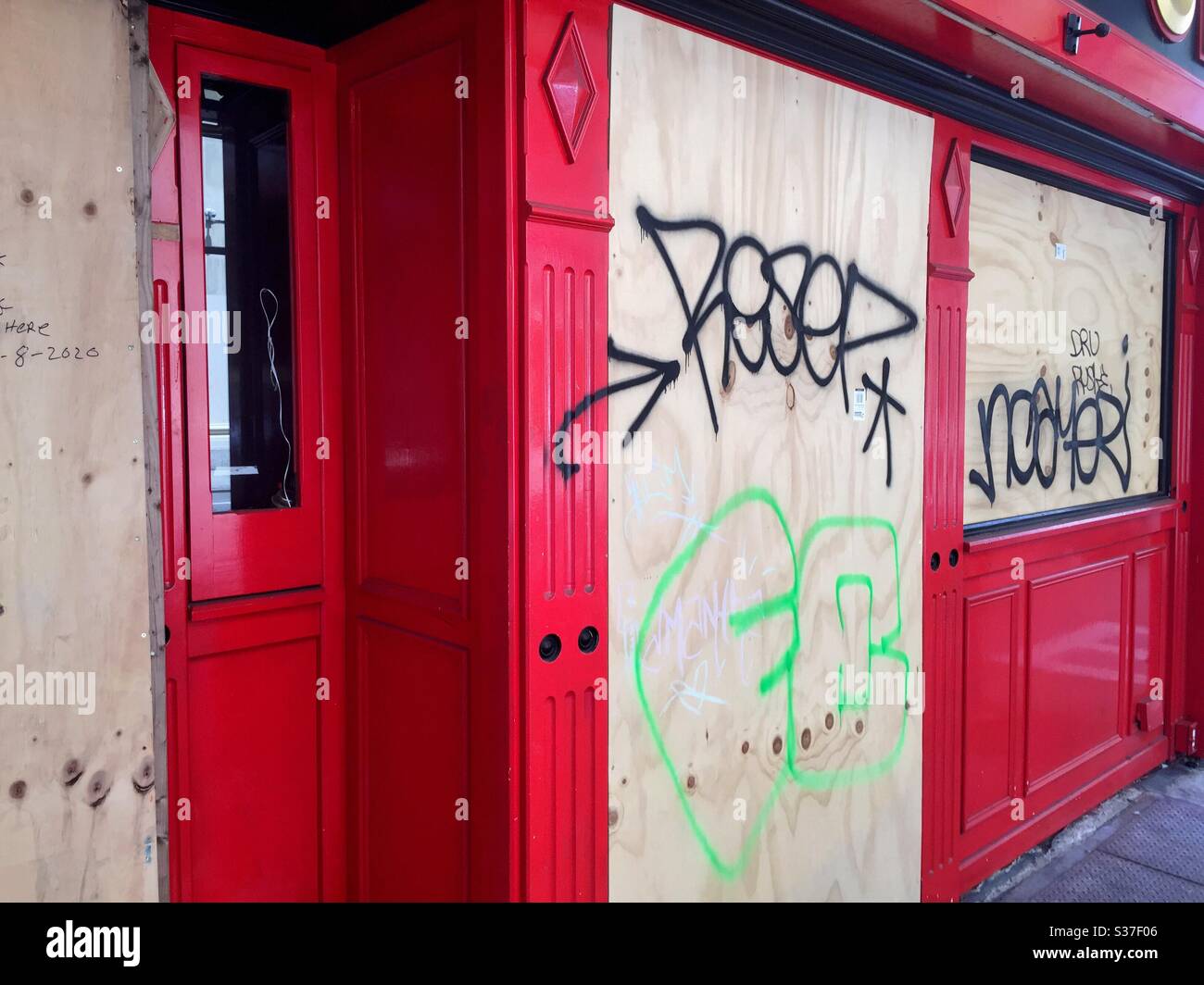 Lockdown nyc hi-res stock photography and images - Alamy