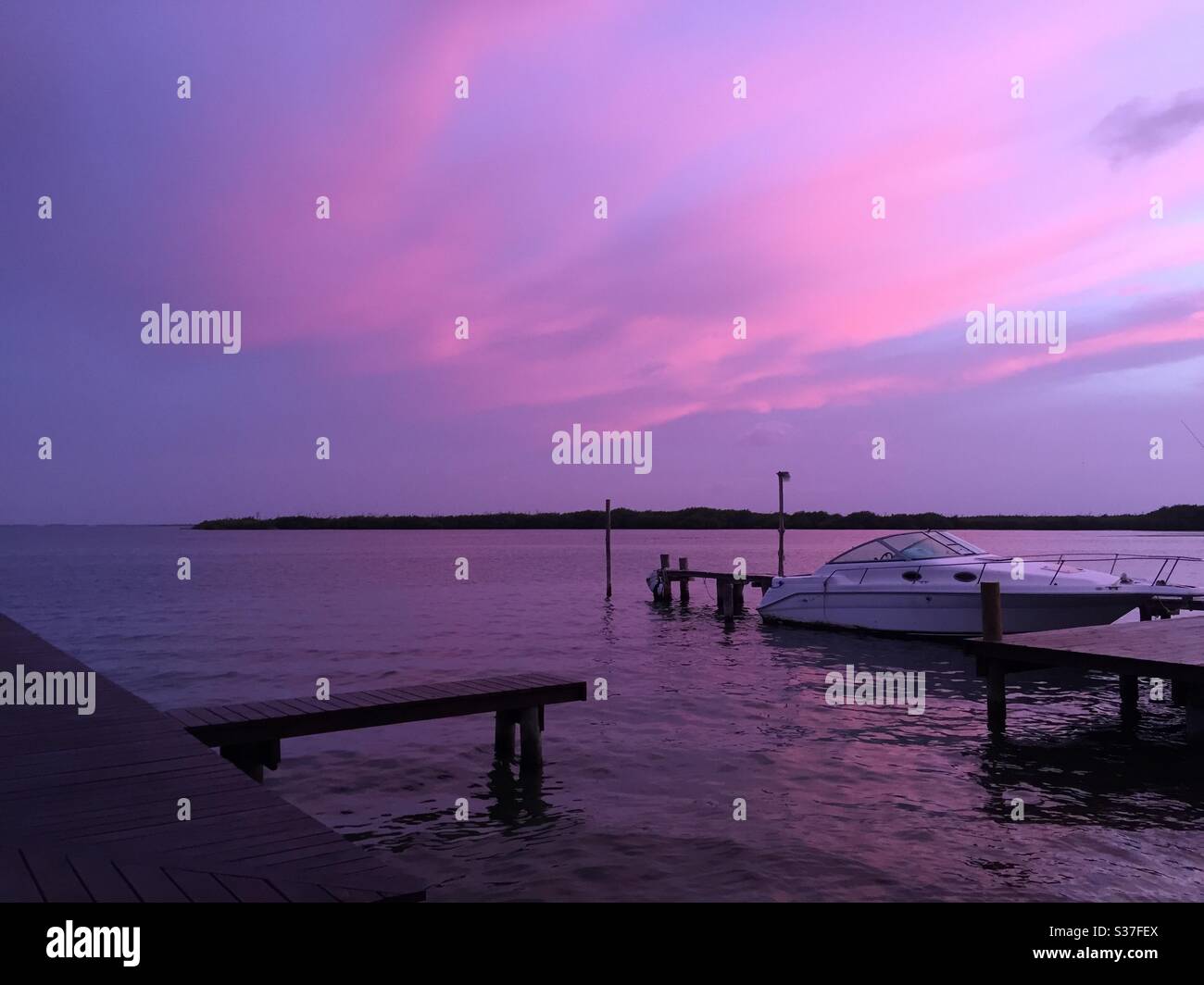 Violet lake hi-res stock photography and images - Alamy