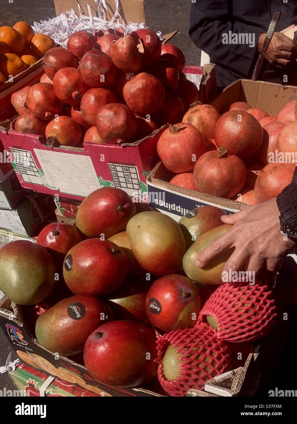 Saudi arabia fruit market hi-res stock photography and images - Alamy