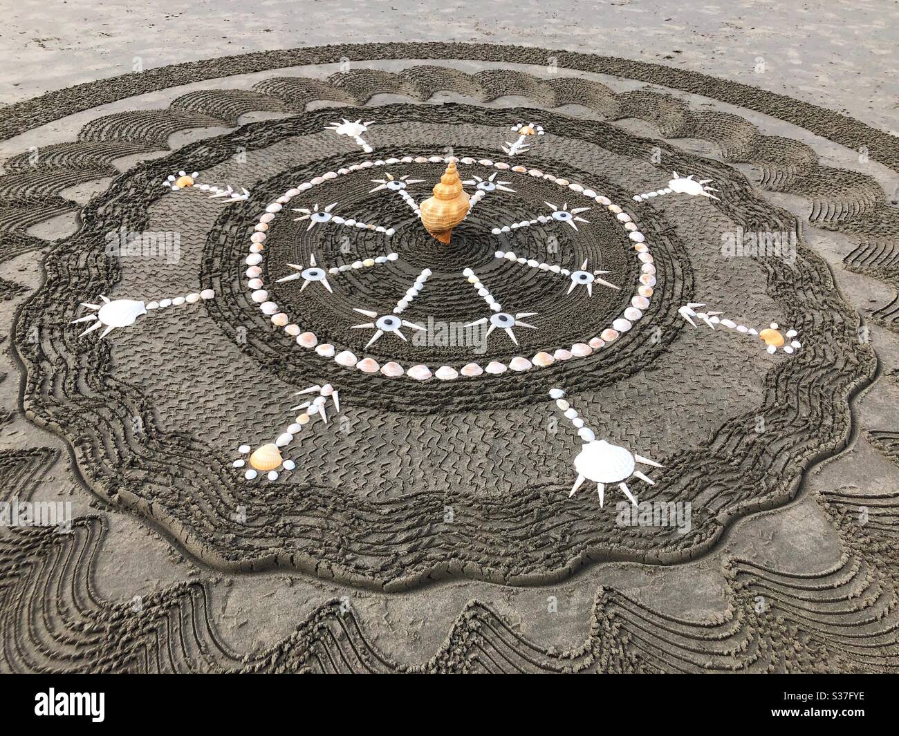Sand mandala hi-res stock photography and images - Alamy