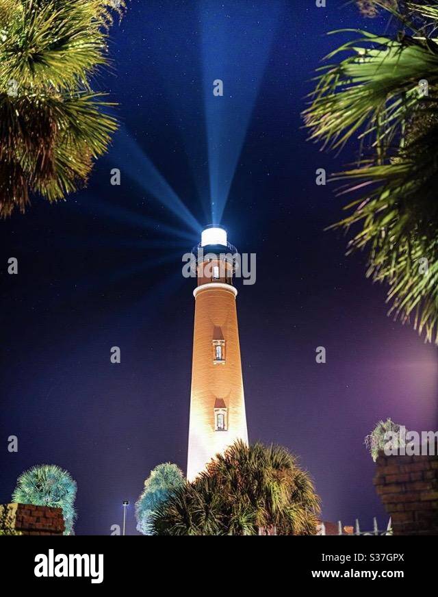Guiding light hi-res stock photography and images - Alamy