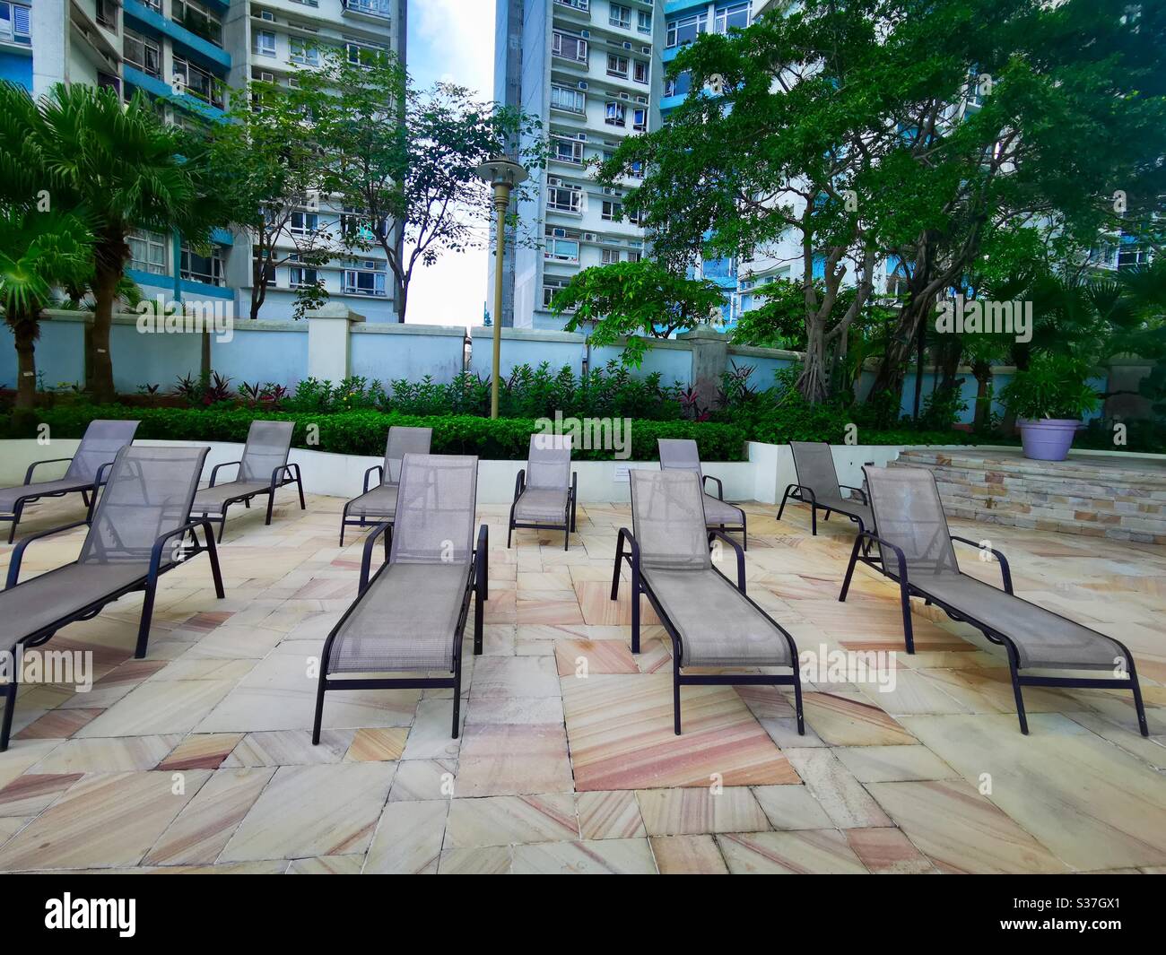 Social distancing in a swimming pool Stock Photo - Alamy