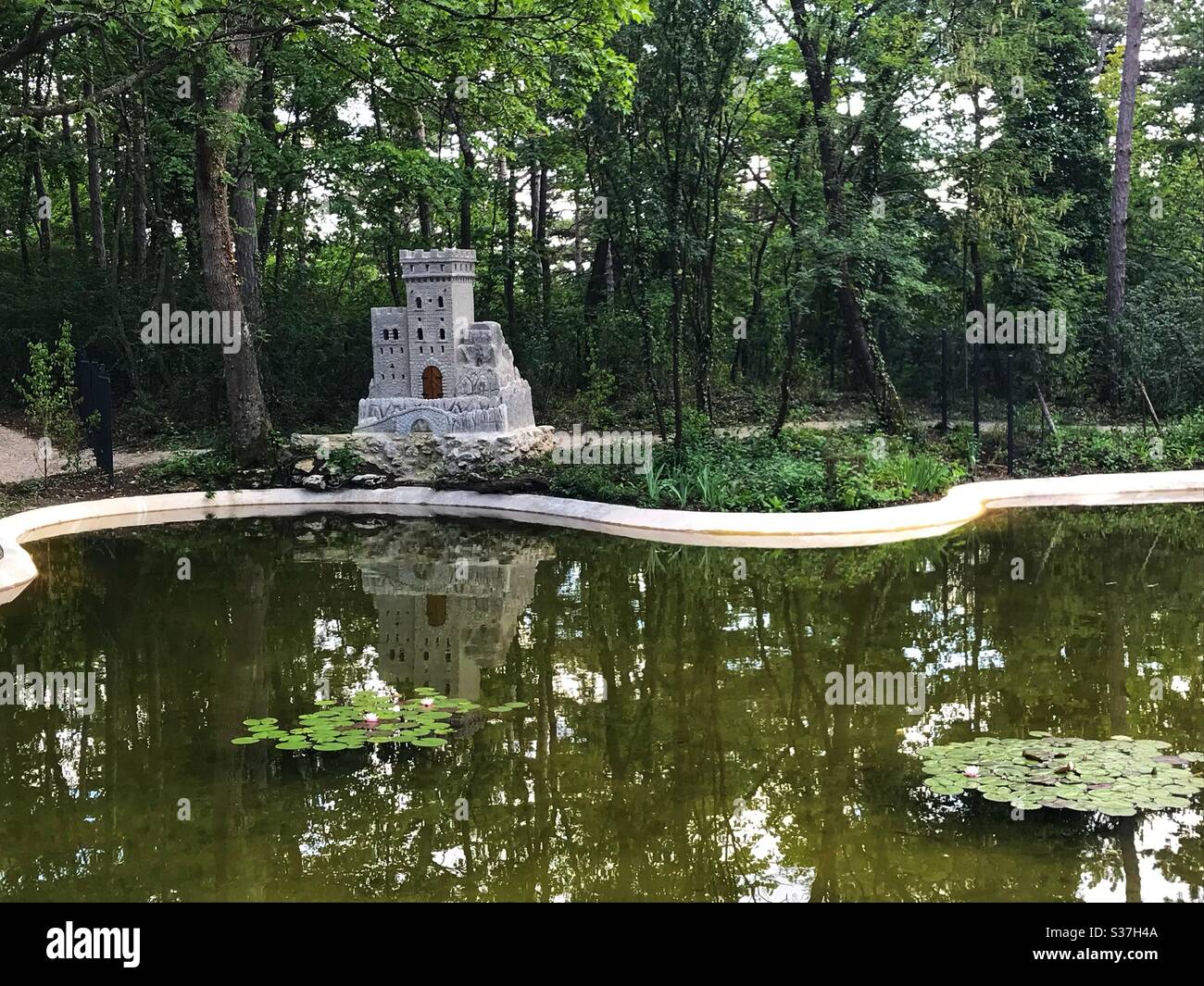 Lily castle hi-res stock photography and images - Alamy