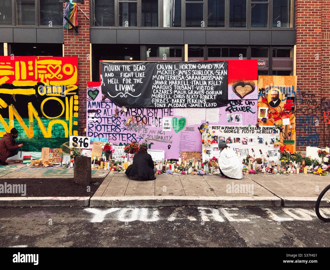George floyd memorial hi-res stock photography and images - Alamy
