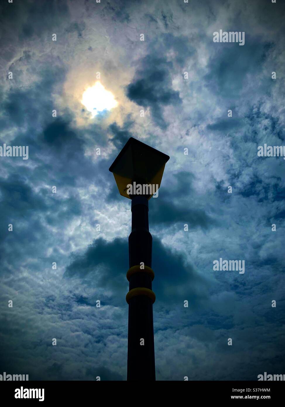 Lamp post shadow hi-res stock photography and images - Alamy