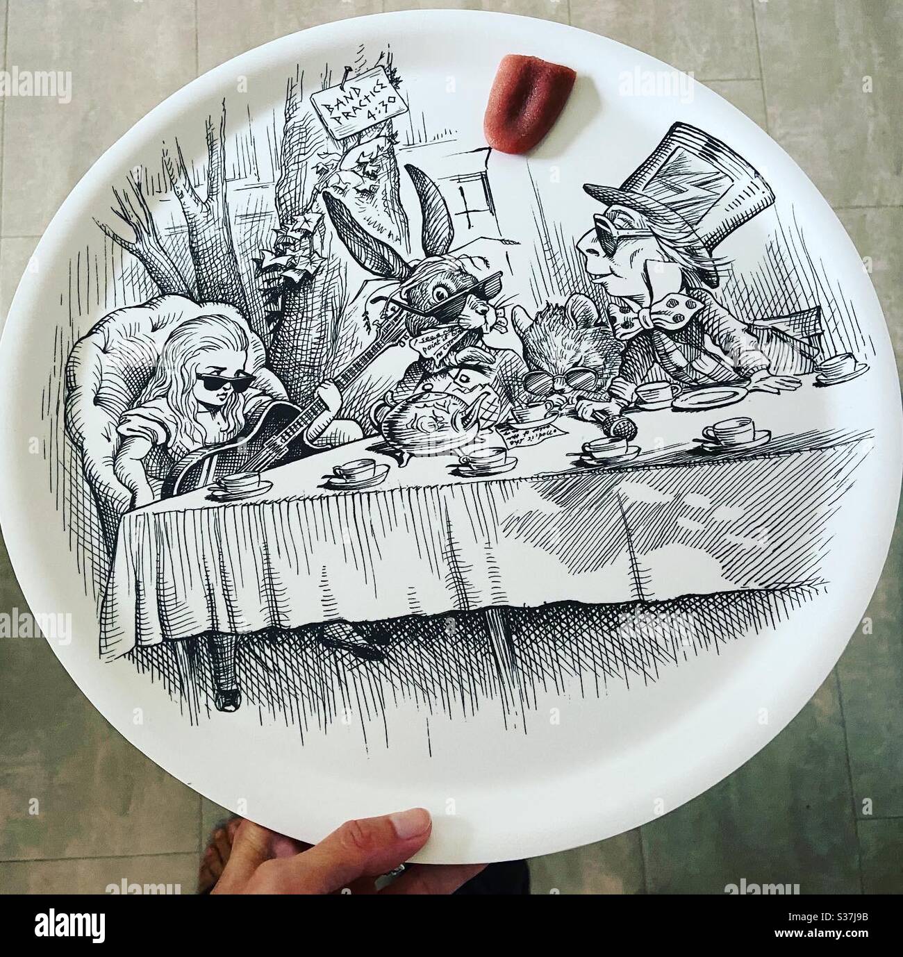 Alice in wonderland tea party hi-res stock photography and images - Alamy