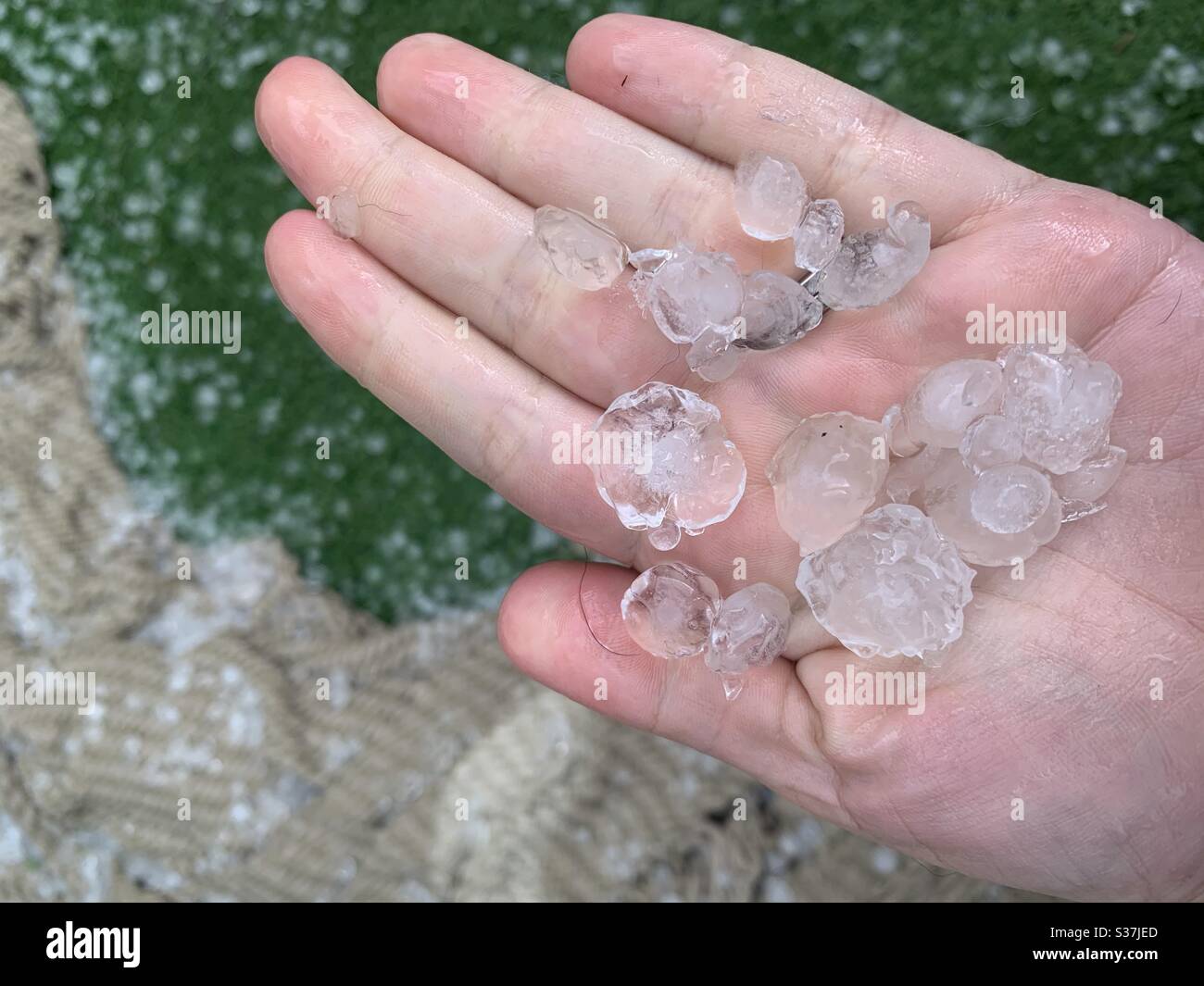 Huge hail stones hi-res stock photography and images - Alamy