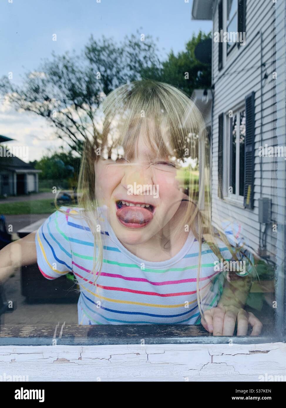 Funny face squished on window glass Stock Photo - Alamy