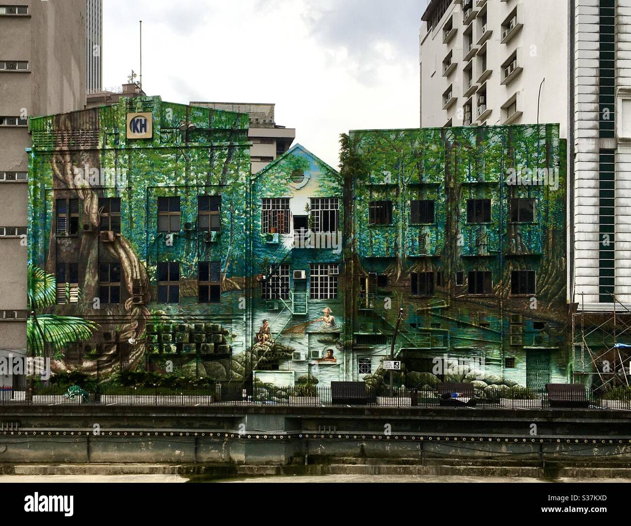 Back street mural hi-res stock photography and images - Alamy