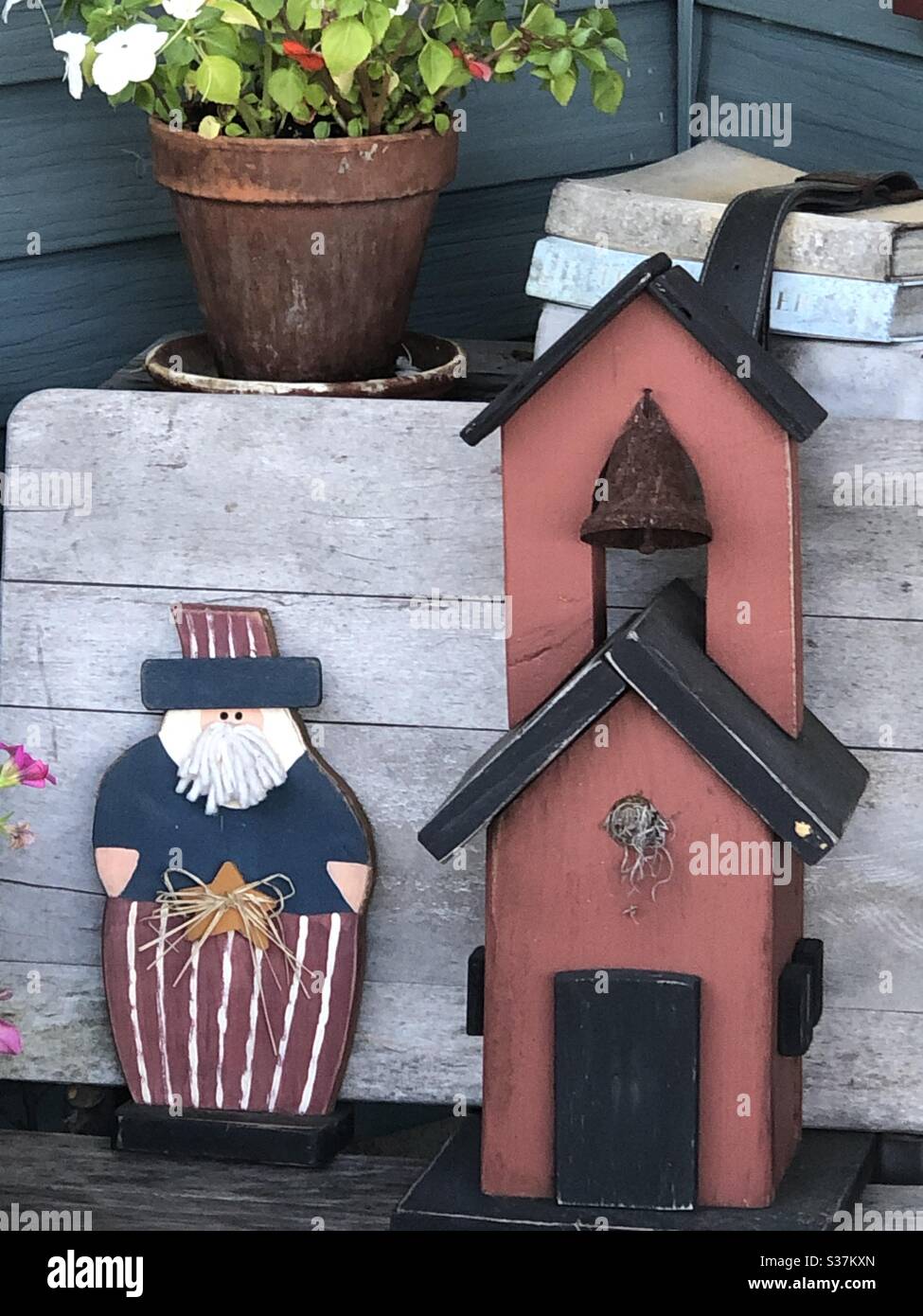 House uncle hi-res stock photography and images - Alamy