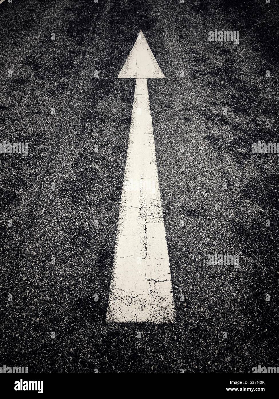 Traffic arrows hi-res stock photography and images - Alamy