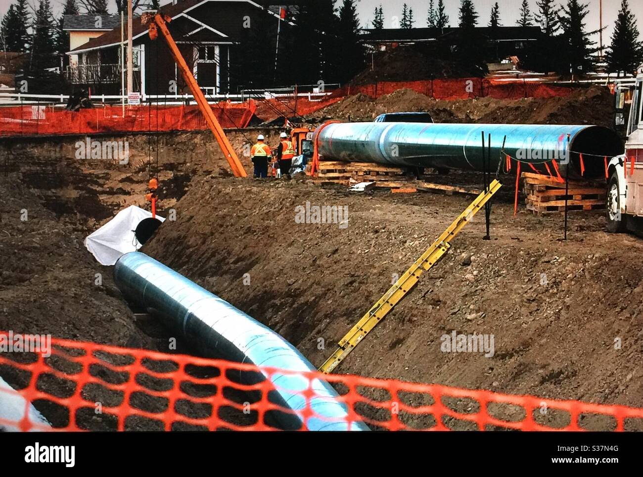 Pipeline construction, Alberta, Canada, West Path Delivery Project ...