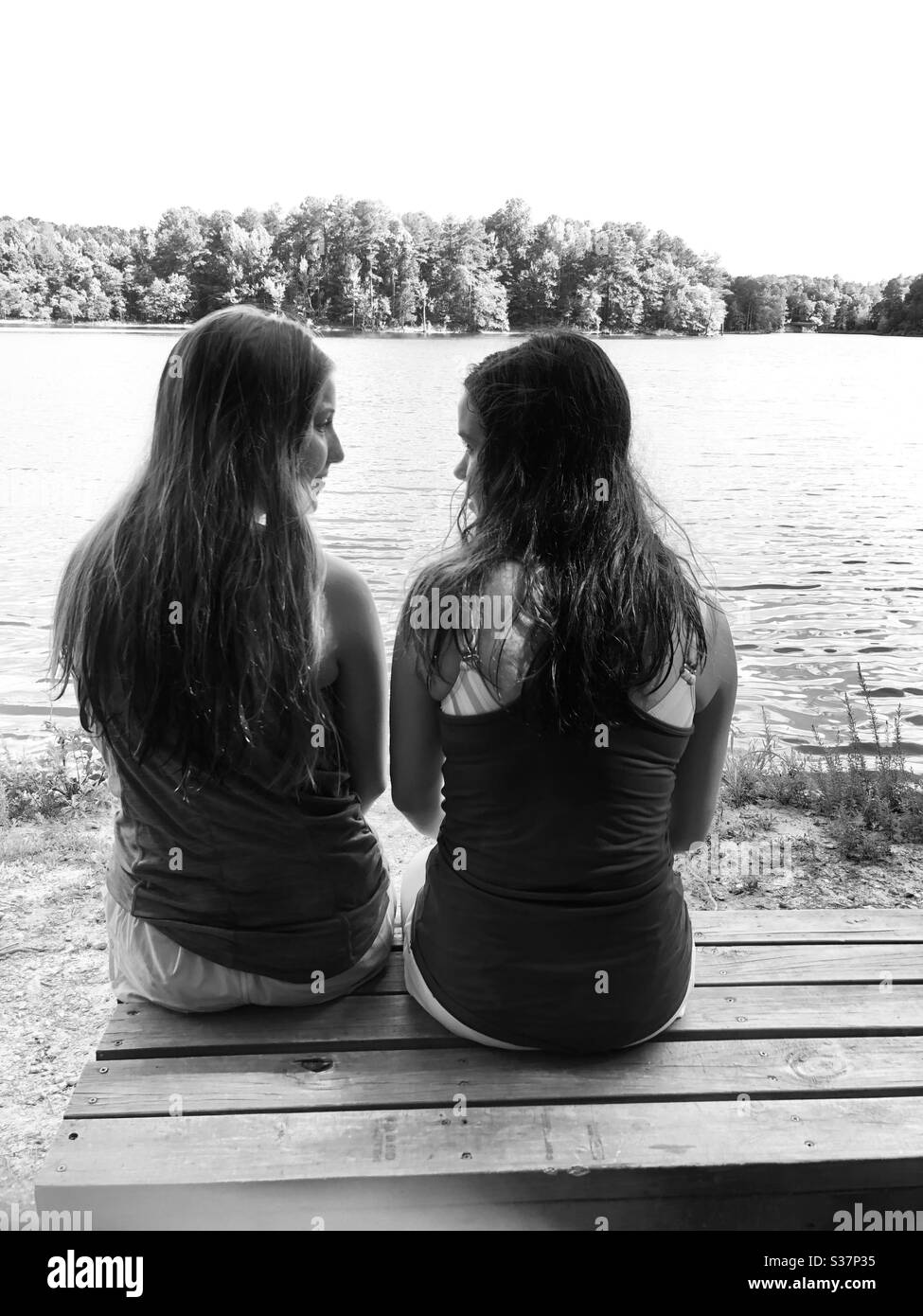 Girls bench hi-res stock photography and images - Alamy