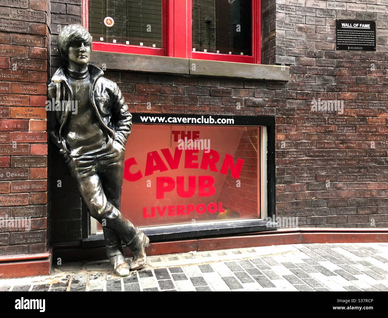 John Lennon Statue High Resolution Stock Photography and Images - Alamy