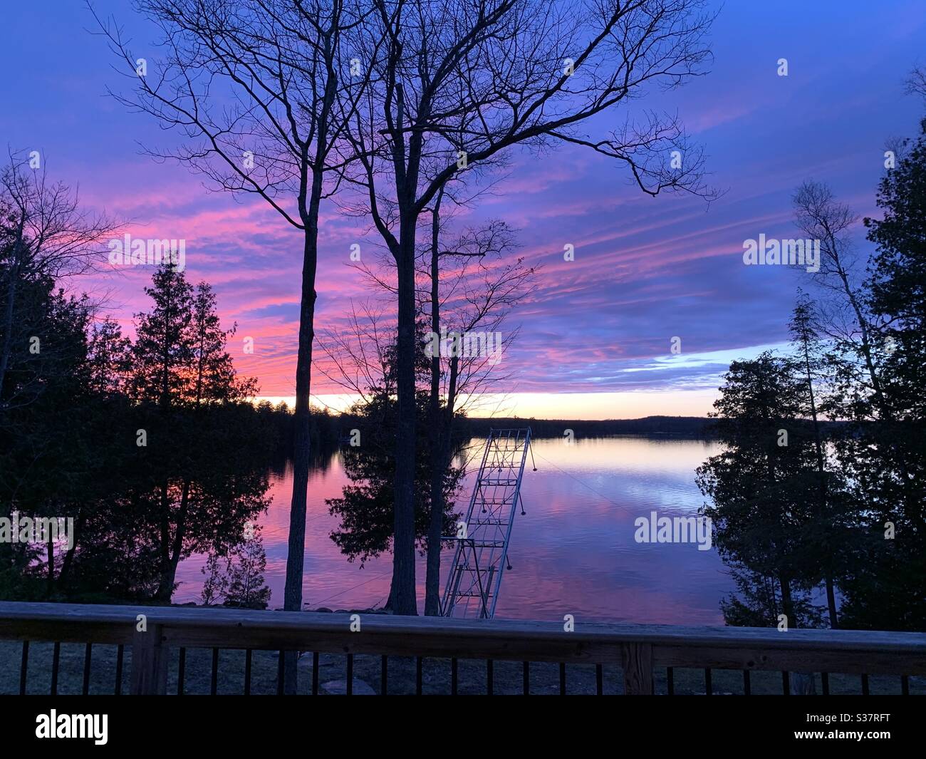 Pink sky at night hi-res stock photography and images - Alamy
