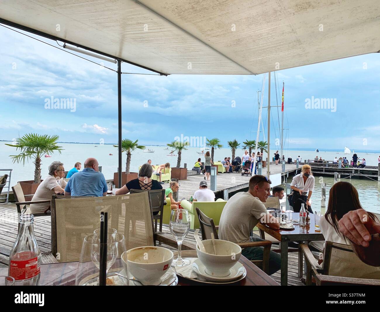 6 cafe hi-res stock photography and images - Alamy