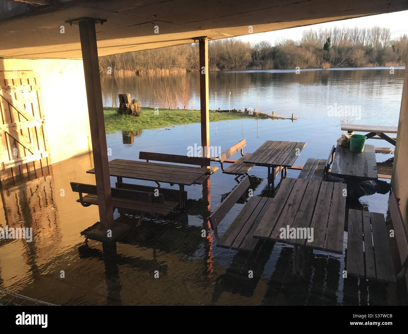 Lake burst hi-res stock photography and images - Alamy